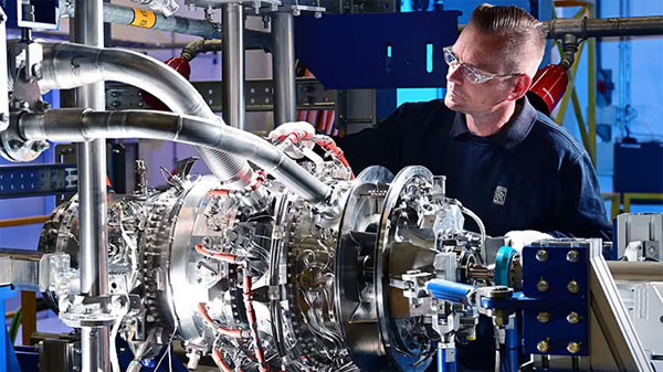 Il nuovo Rolls-Royce engine per hybrid-electric flight completa con ...